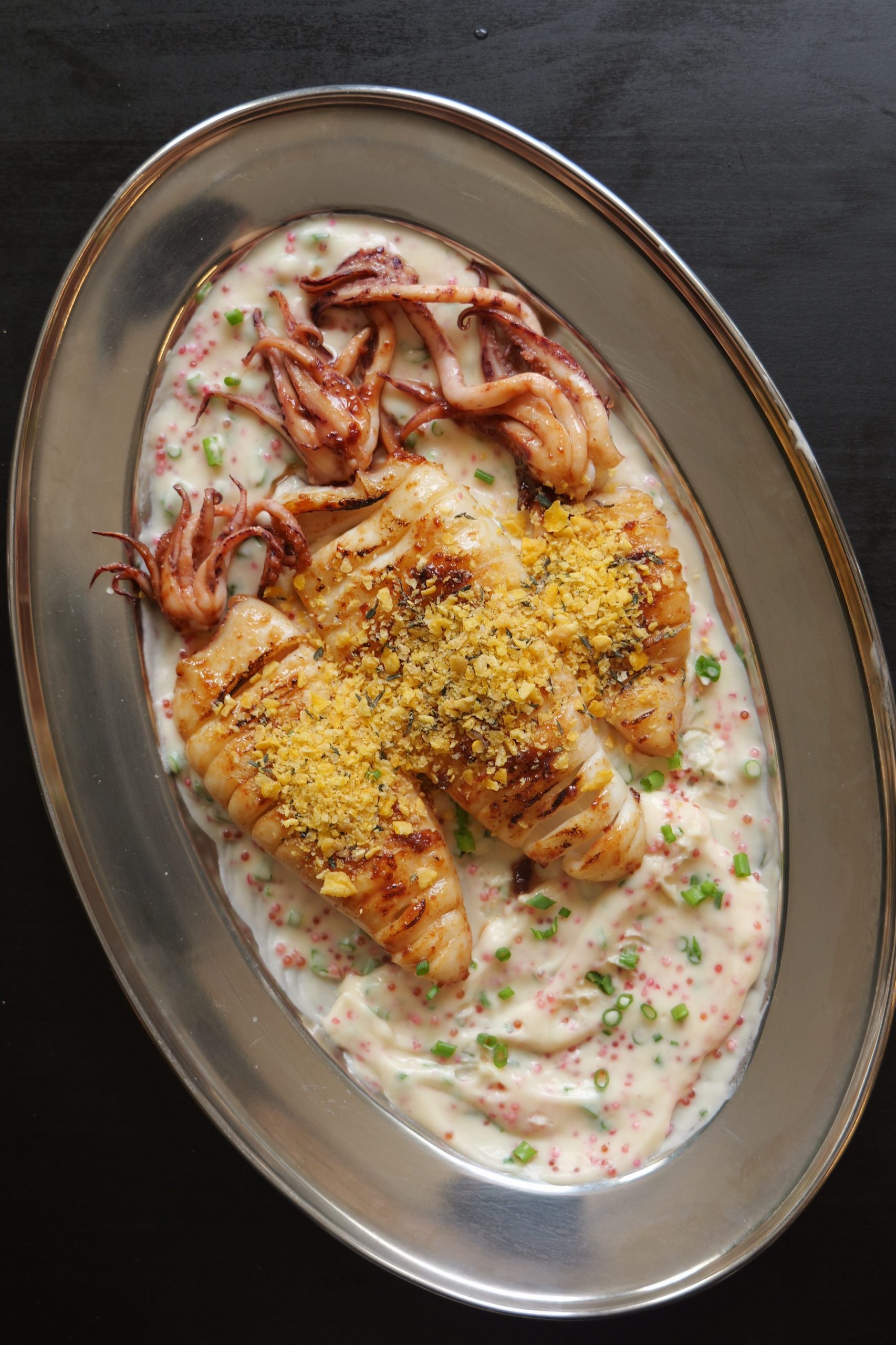 Calamar grillé au beurre blanc & chapelure thym-maïs